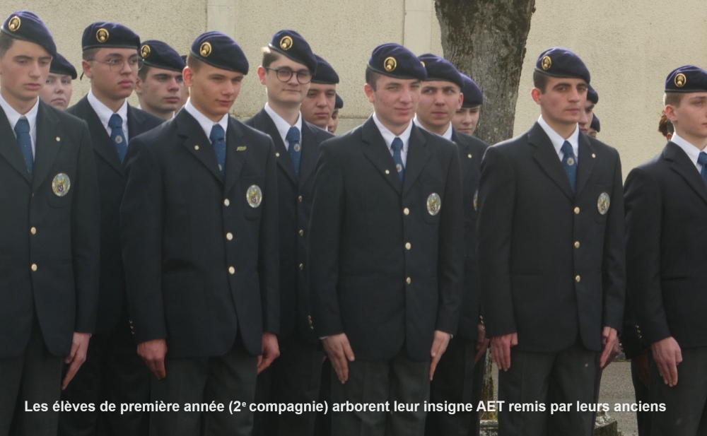 Remise de l'insigne AET aux bizuths de l'EMPT de Bourges